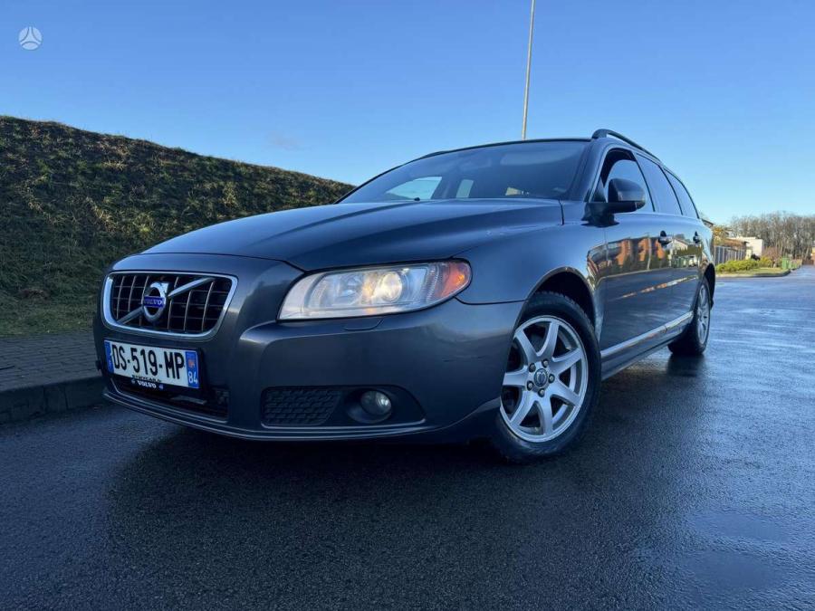 Grey Volvo V70 2011 in Kaunas, with an engine capacity of 1.60 L and mileage of 248 thousand km for 4690 €, photo 2 on AUTOMOTO.COM.LV