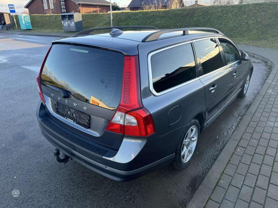 Grey Volvo V70 2011 in Kaunas, with an engine capacity of 1.60 L and mileage of 248 thousand km for 4690 €, photo 8 on AUTOMOTO.COM.LV