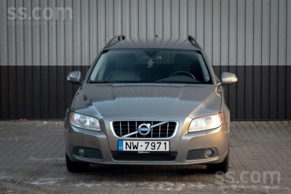 Grey Volvo V70 2011 in Talsi, with an engine capacity of 2.00 L and mileage of 307 thousand km for 4990 €, photo 2 on AUTOMOTO.COM.LV