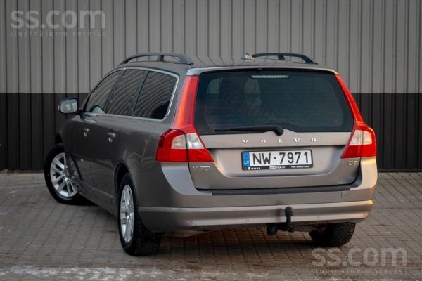 Grey Volvo V70 2011 in Talsi, with an engine capacity of 2.00 L and mileage of 307 thousand km for 4990 €, photo 4 on AUTOMOTO.COM.LV