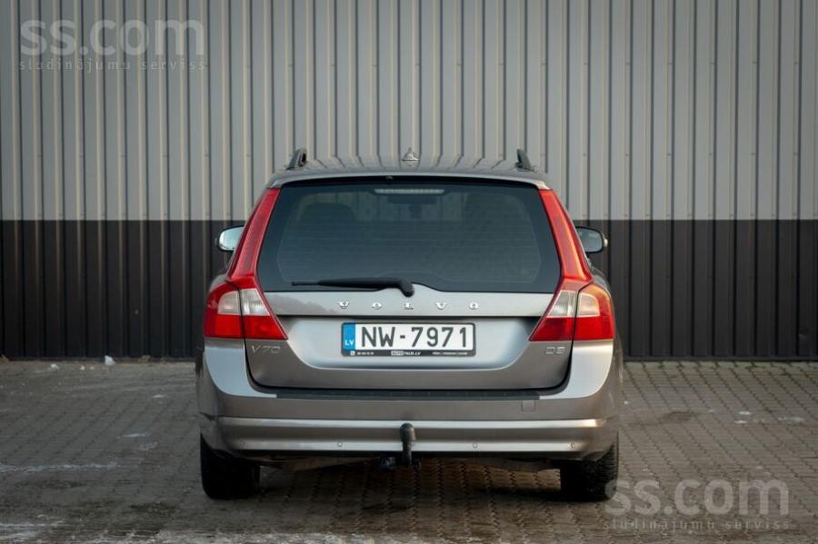 Pelēks Volvo V70 2011 Talsi, ar dzinēja tilpumu 2.00 L un nobraukumu 307 tūkst. km par 4990 €, foto 5 vietnē AUTOMOTO.COM.LV