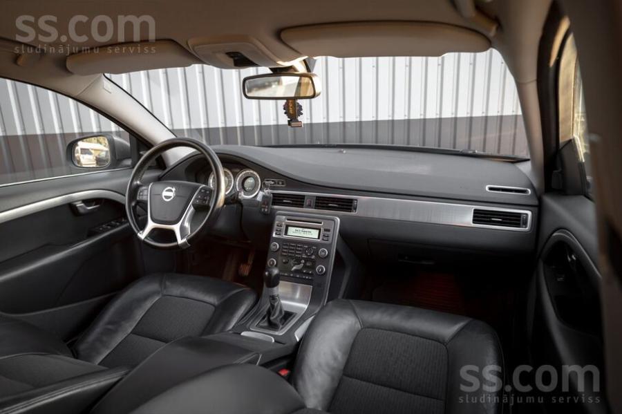 Pelēks Volvo V70 2011 Talsi, ar dzinēja tilpumu 2.00 L un nobraukumu 307 tūkst. km par 4990 €, foto 8 vietnē AUTOMOTO.COM.LV