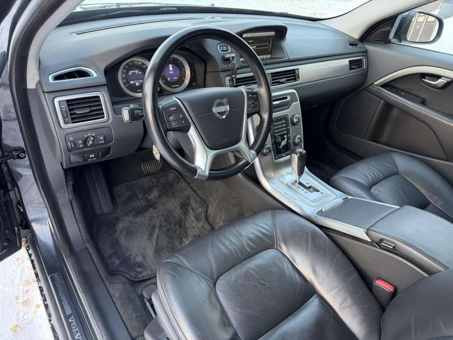 Pelēks Volvo V70 2011 Utena, ar dzinēja tilpumu 1.98 L un nobraukumu 334 tūkst. km par 5950 €, foto 12 vietnē AUTOMOTO.COM.LV