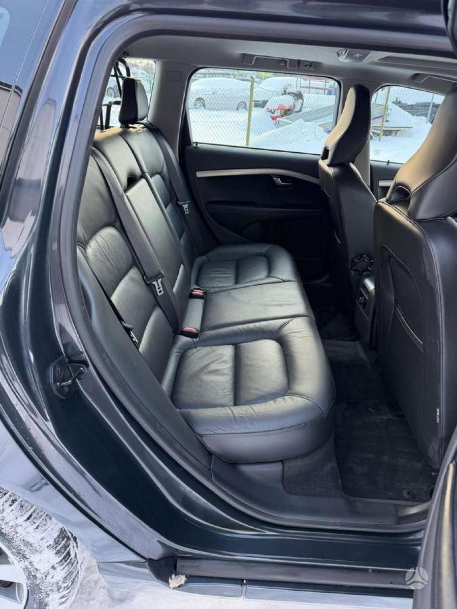 Pelēks Volvo V70 2011 Utena, ar dzinēja tilpumu 1.98 L un nobraukumu 334 tūkst. km par 5950 €, foto 21 vietnē AUTOMOTO.COM.LV
