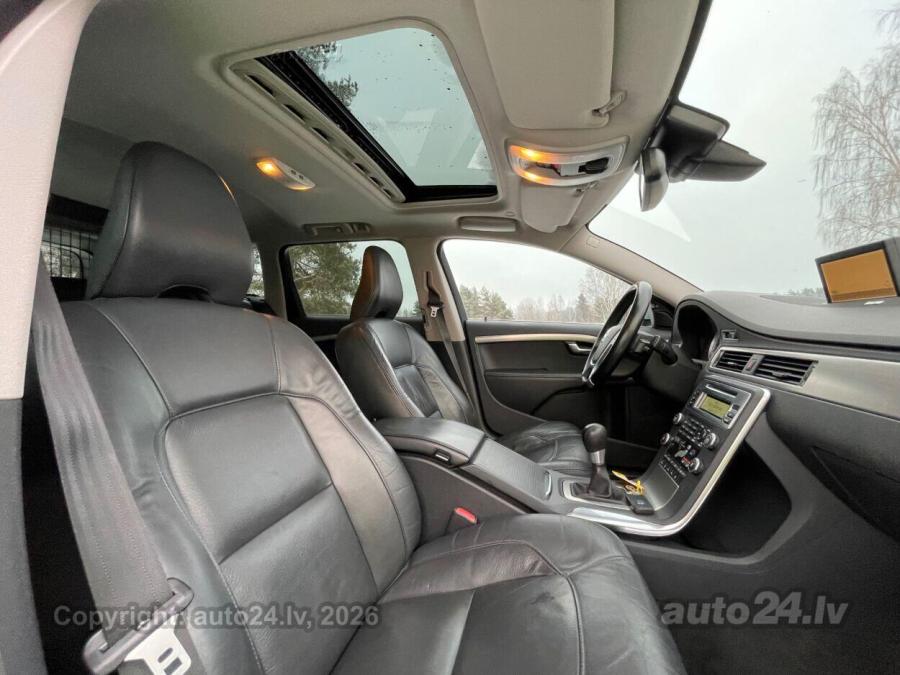 Grey Volvo V70 2011 in Tartu, with an engine capacity of 2.40 L and mileage of 296 thousand km for 5990 €, photo 7 on AUTOMOTO.COM.LV