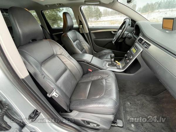 Grey Volvo V70 2011 in Tartu, with an engine capacity of 2.40 L and mileage of 296 thousand km for 5990 €, photo 10 on AUTOMOTO.COM.LV