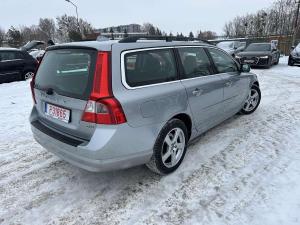 Pelēks Volvo V70 2011 Alīta, ar dzinēja tilpumu 2.00 L un nobraukumu 220 tūkst. km par 5500 €, foto 3 vietnē AUTOMOTO.COM.LV