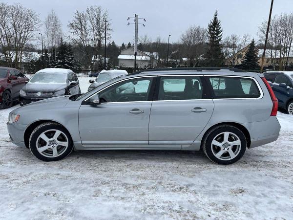 Grey Volvo V70 2011 in Alytus, with an engine capacity of 2.00 L and mileage of 220 thousand km for 5500 €, photo 6 on AUTOMOTO.COM.LV