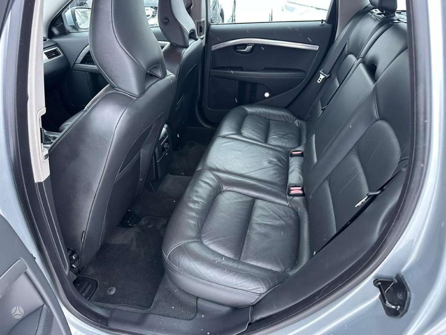 Pelēks Volvo V70 2011 Alīta, ar dzinēja tilpumu 2.00 L un nobraukumu 220 tūkst. km par 5500 €, foto 8 vietnē AUTOMOTO.COM.LV