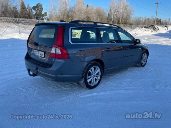 Grey Volvo V70 2011 in Tallinn, with an engine capacity of 2.00 L and mileage of 0 thousand km for 4600 €, photo 3 on AUTOMOTO.COM.LV