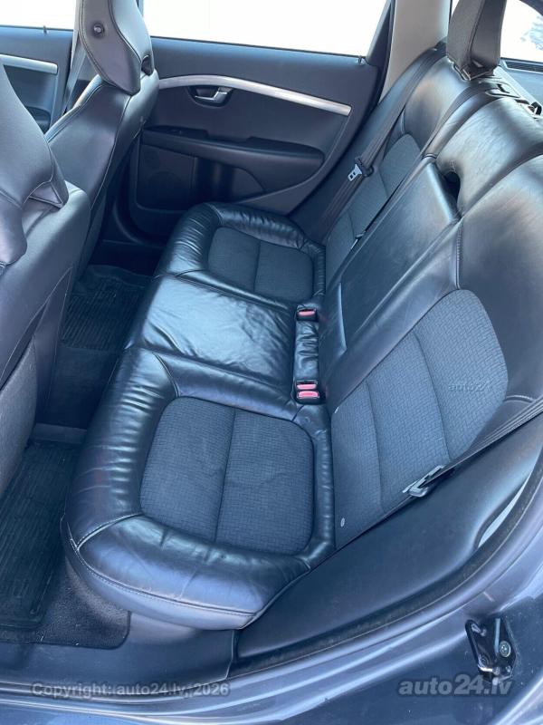 Pelēks Volvo V70 2011 Tallina, ar dzinēja tilpumu 2.00 L un nobraukumu 0 tūkst. km par 4600 €, foto 11 vietnē AUTOMOTO.COM.LV