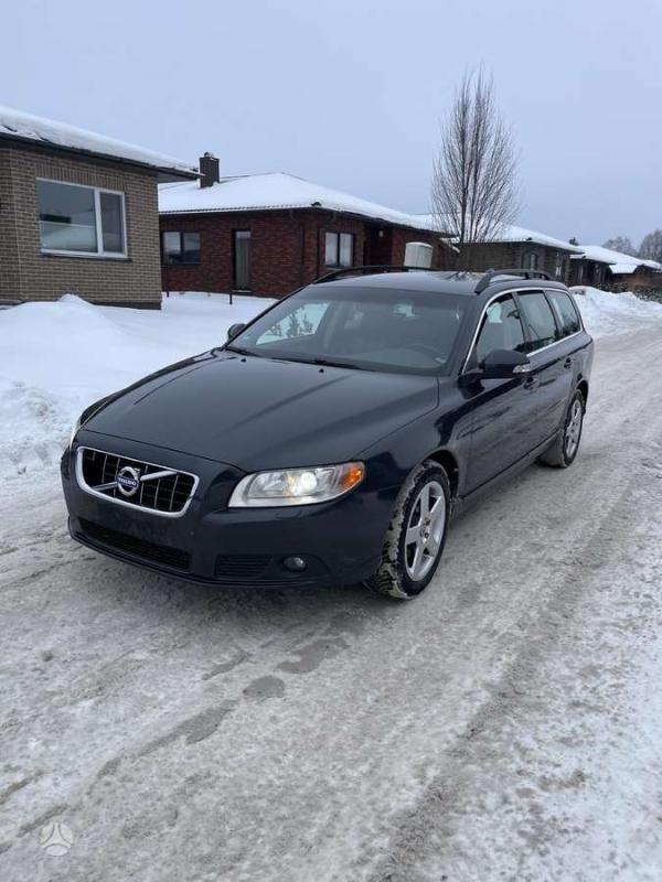 Grey Volvo V70 2011 in Kaunas, with an engine capacity of 2.00 L and mileage of 298 thousand km for 4650 €, photo 1 on AUTOMOTO.COM.LV