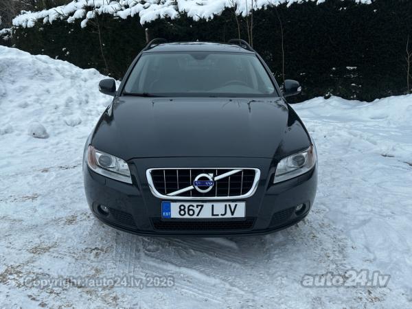 Grey Volvo V70 2011 in Paide, with an engine capacity of 2.00 L and mileage of 263 thousand km for 7690 €, photo 3 on AUTOMOTO.COM.LV