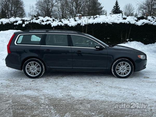 Grey Volvo V70 2011 in Paide, with an engine capacity of 2.00 L and mileage of 263 thousand km for 7690 €, photo 6 on AUTOMOTO.COM.LV