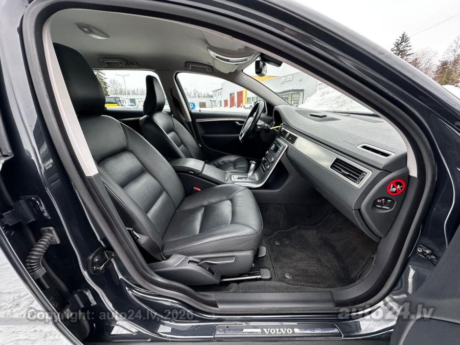 Pelēks Volvo V70 2011 Paide, ar dzinēja tilpumu 2.00 L un nobraukumu 263 tūkst. km par 7690 €, foto 12 vietnē AUTOMOTO.COM.LV
