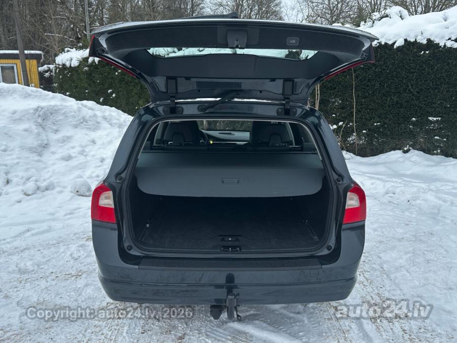 Pelēks Volvo V70 2011 Paide, ar dzinēja tilpumu 2.00 L un nobraukumu 263 tūkst. km par 7690 €, foto 19 vietnē AUTOMOTO.COM.LV