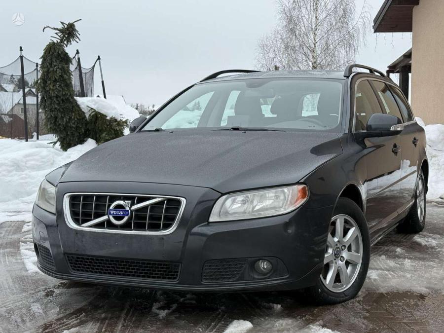 Grey Volvo V70 2011 in Utena, with an engine capacity of 1.56 L and mileage of 265 thousand km for 3950 €, photo 1 on AUTOMOTO.COM.LV