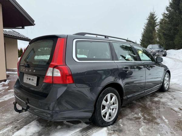 Grey Volvo V70 2011 in Utena, with an engine capacity of 1.56 L and mileage of 265 thousand km for 3950 €, photo 4 on AUTOMOTO.COM.LV