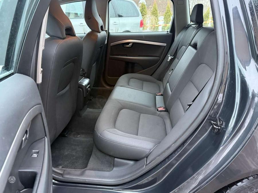 Grey Volvo V70 2011 in Utena, with an engine capacity of 1.56 L and mileage of 265 thousand km for 3950 €, photo 18 on AUTOMOTO.COM.LV
