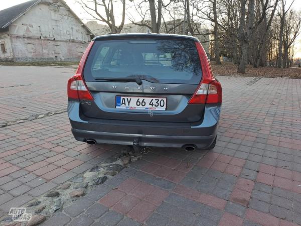 Pelēks Volvo V70 2011 Viļņa, ar dzinēja tilpumu 2.40 L un nobraukumu 383 tūkst. km par 5600 €, foto 4 vietnē AUTOMOTO.COM.LV