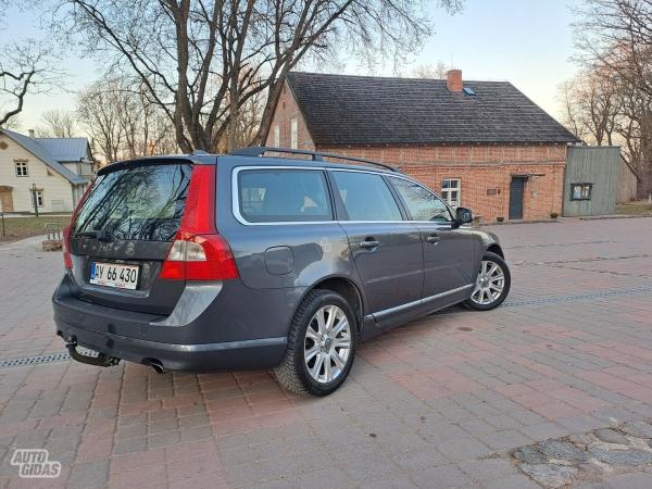 Pelēks Volvo V70 2011 Viļņa, ar dzinēja tilpumu 2.40 L un nobraukumu 383 tūkst. km par 5600 €, foto 5 vietnē AUTOMOTO.COM.LV