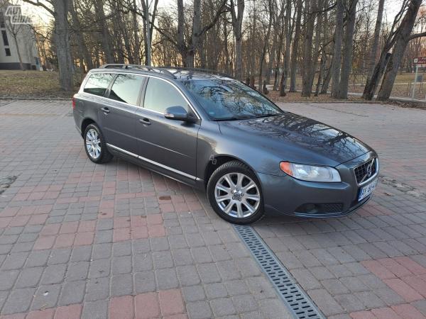Grey Volvo V70 2011 in Vilnius, with an engine capacity of 2.40 L and mileage of 383 thousand km for 5500 €, photo 1 on AUTOMOTO.COM.LV