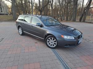 Grey Volvo V70 2011 in Vilnius, with an engine capacity of 2.40 L and mileage of 383 thousand km for 5500 €, photo  on AUTOMOTO.COM.LV