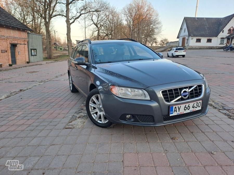 Grey Volvo V70 2011 in Vilnius, with an engine capacity of 2.40 L and mileage of 383 thousand km for 5500 €, photo 5 on AUTOMOTO.COM.LV