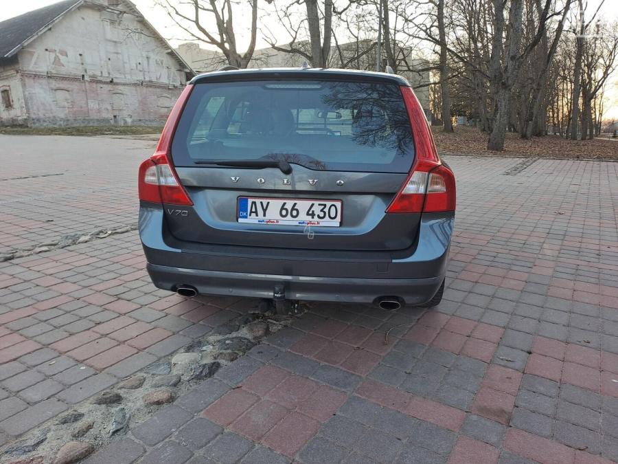 Grey Volvo V70 2011 in Vilnius, with an engine capacity of 2.40 L and mileage of 383 thousand km for 5500 €, photo 7 on AUTOMOTO.COM.LV