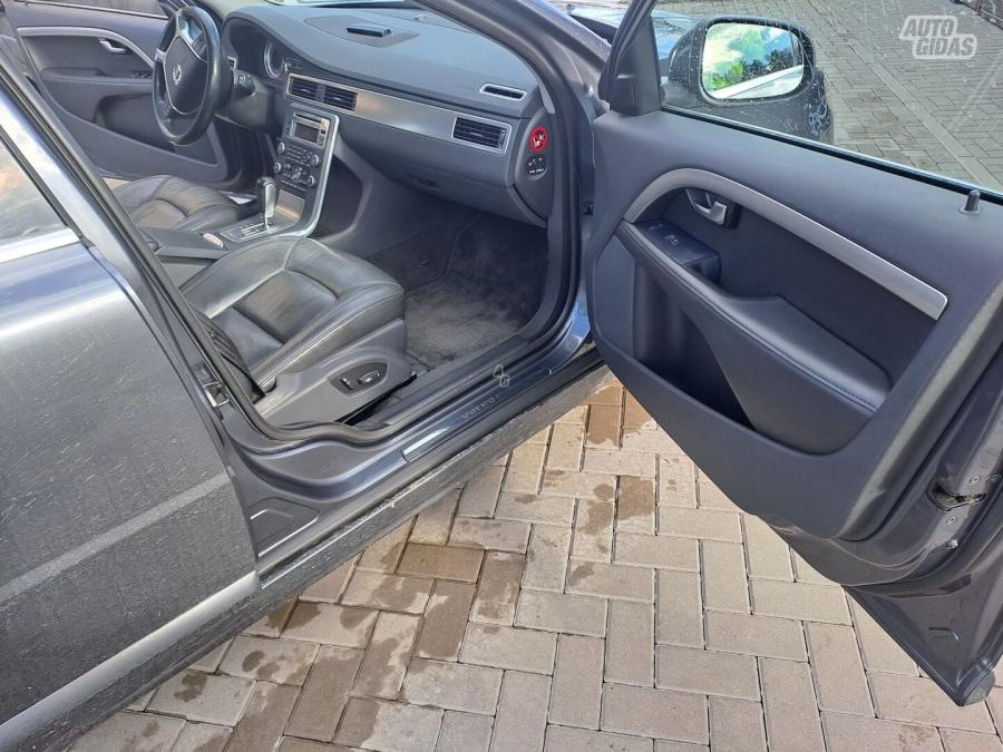Grey Volvo V70 2011 in Vilnius, with an engine capacity of 2.40 L and mileage of 383 thousand km for 5500 €, photo 15 on AUTOMOTO.COM.LV