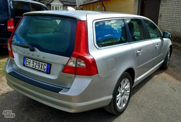 Grey Volvo V70 2011 in Vilnius, with an engine capacity of 2.00 L and mileage of 292 thousand km for 4500 €, photo 3 on AUTOMOTO.COM.LV