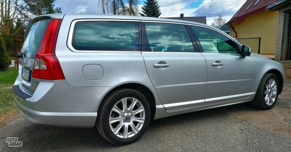 Grey Volvo V70 2011 in Vilnius, with an engine capacity of 2.00 L and mileage of 292 thousand km for 4500 €, photo 6 on AUTOMOTO.COM.LV