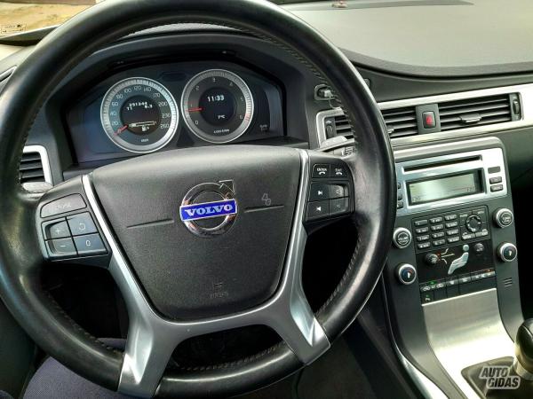 Grey Volvo V70 2011 in Vilnius, with an engine capacity of 2.00 L and mileage of 292 thousand km for 4500 €, photo 8 on AUTOMOTO.COM.LV