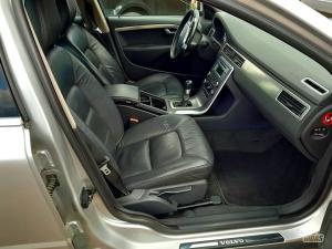 Grey Volvo V70 2011 in Vilnius, with an engine capacity of 2.00 L and mileage of 292 thousand km for 4500 €, photo 12 on AUTOMOTO.COM.LV