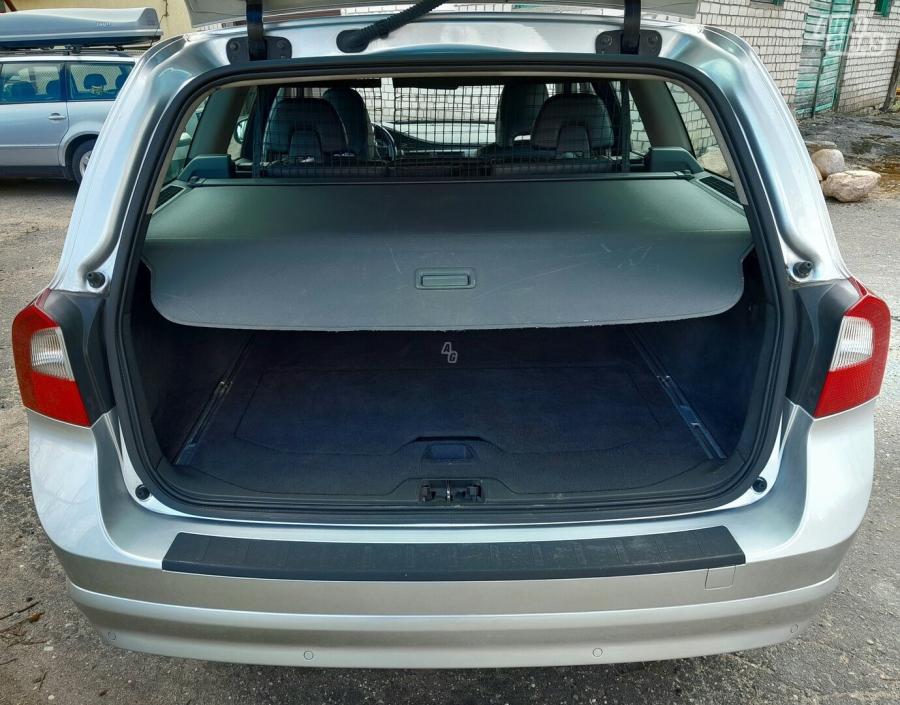 Grey Volvo V70 2011 in Vilnius, with an engine capacity of 2.00 L and mileage of 292 thousand km for 4500 €, photo 14 on AUTOMOTO.COM.LV