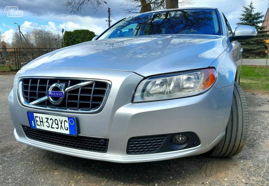 Grey Volvo V70 2011 in Vilnius, with an engine capacity of 2.00 L and mileage of 292 thousand km for 4500 €, photo 16 on AUTOMOTO.COM.LV