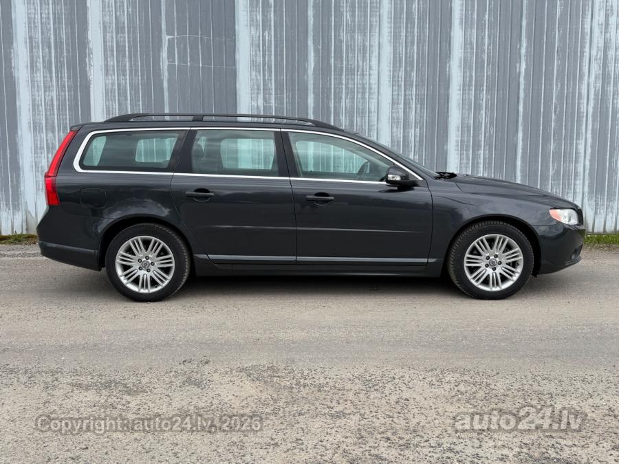Pelēks Volvo V70 2011 Paide, ar dzinēja tilpumu 2.00 L un nobraukumu 263 tūkst. km par 7690 €, foto 7 vietnē AUTOMOTO.COM.LV