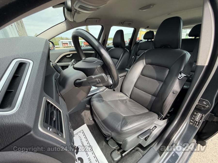 Pelēks Volvo V70 2011 Paide, ar dzinēja tilpumu 2.00 L un nobraukumu 263 tūkst. km par 7690 €, foto 18 vietnē AUTOMOTO.COM.LV