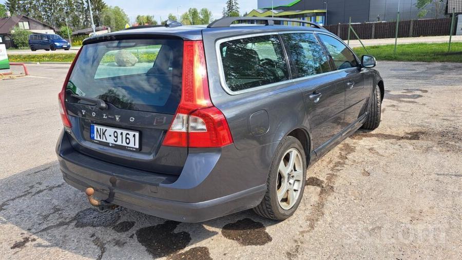 Grey Volvo V70 2011 in Riga, with an engine capacity of 2.00 L and mileage of 364 thousand km for 4450 €, photo 5 on AUTOMOTO.COM.LV