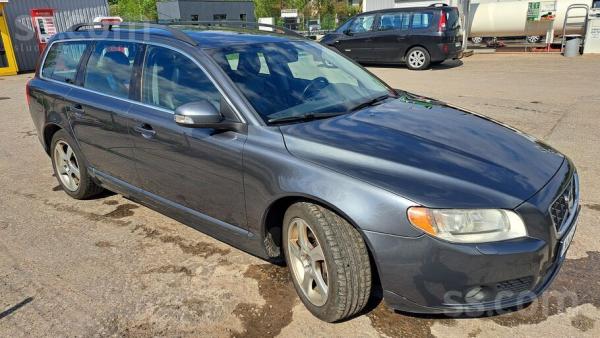 Grey Volvo V70 2011 in Riga, with an engine capacity of 2.00 L and mileage of 364 thousand km for 4450 €, photo 7 on AUTOMOTO.COM.LV