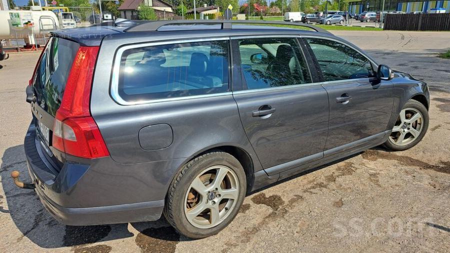 Grey Volvo V70 2011 in Riga, with an engine capacity of 2.00 L and mileage of 364 thousand km for 4450 €, photo 9 on AUTOMOTO.COM.LV