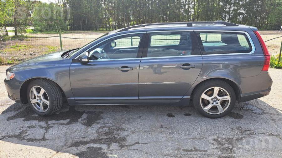 Grey Volvo V70 2011 in Riga, with an engine capacity of 2.00 L and mileage of 364 thousand km for 4450 €, photo 10 on AUTOMOTO.COM.LV