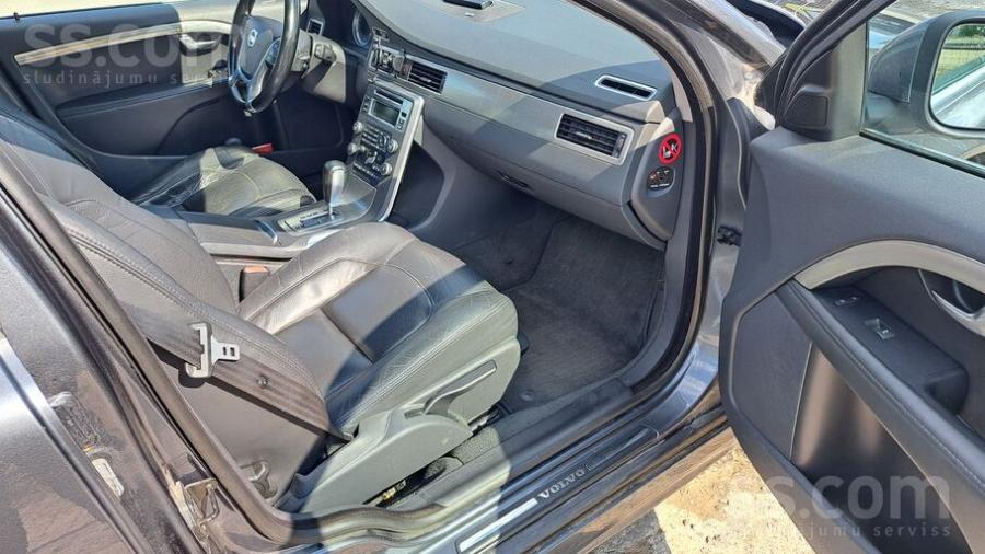 Grey Volvo V70 2011 in Riga, with an engine capacity of 2.00 L and mileage of 364 thousand km for 4450 €, photo 16 on AUTOMOTO.COM.LV