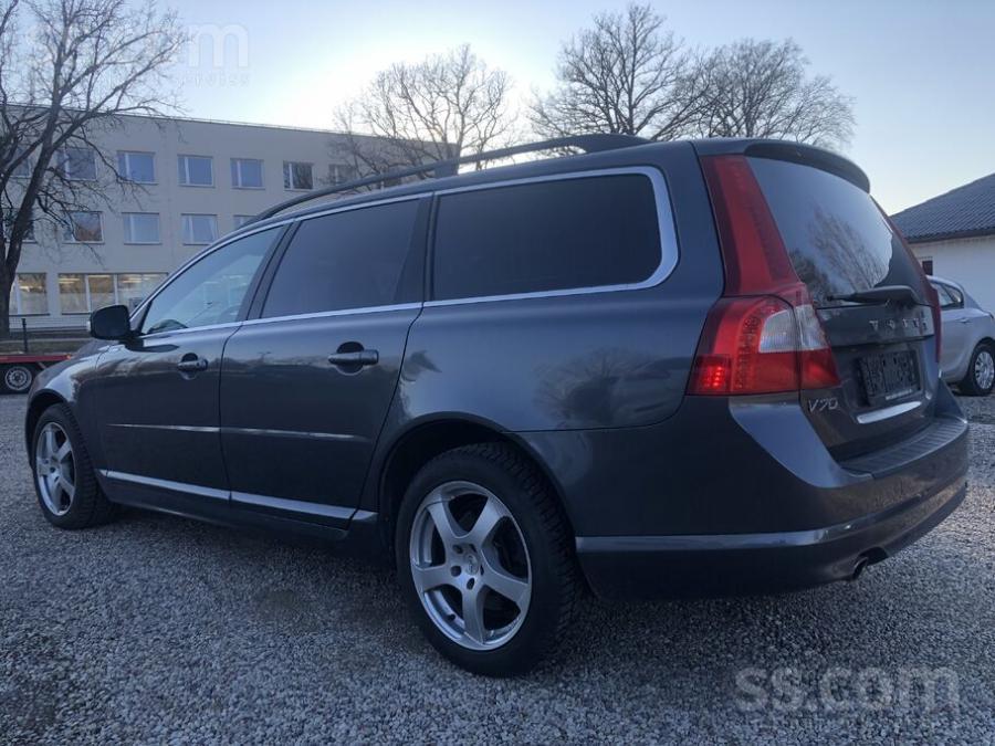 Pelēks Volvo V70 2011 Valmiera, ar dzinēja tilpumu 2.40 L un nobraukumu 297 tūkst. km par 4490 €, foto 5 vietnē AUTOMOTO.COM.LV