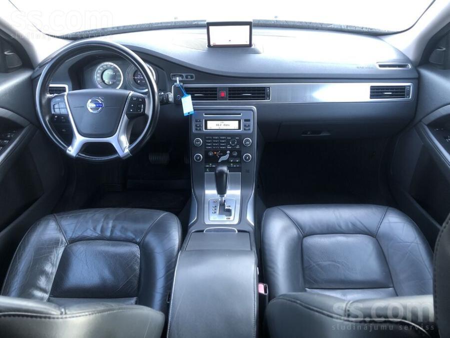Pelēks Volvo V70 2011 Valmiera, ar dzinēja tilpumu 2.40 L un nobraukumu 297 tūkst. km par 4490 €, foto 7 vietnē AUTOMOTO.COM.LV