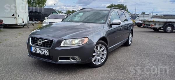 Grey Volvo V70 2011 in Riga, with an engine capacity of 2.00 L and mileage of 221 thousand km for 5300 €, photo 1 on AUTOMOTO.COM.LV