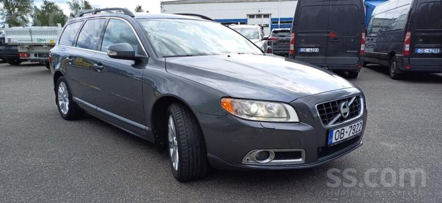 Grey Volvo V70 2011 in Riga, with an engine capacity of 2.00 L and mileage of 221 thousand km for 5300 €, photo 3 on AUTOMOTO.COM.LV