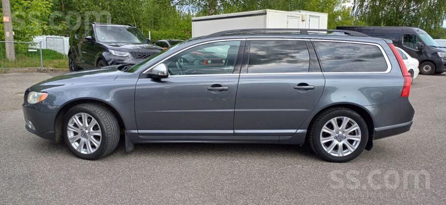 Grey Volvo V70 2011 in Riga, with an engine capacity of 2.00 L and mileage of 221 thousand km for 5300 €, photo 6 on AUTOMOTO.COM.LV