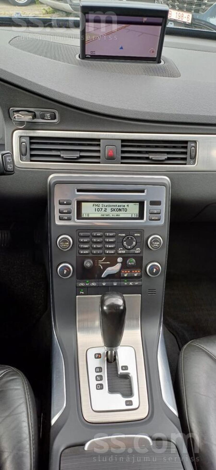 Grey Volvo V70 2011 in Riga, with an engine capacity of 2.00 L and mileage of 221 thousand km for 5300 €, photo 14 on AUTOMOTO.COM.LV