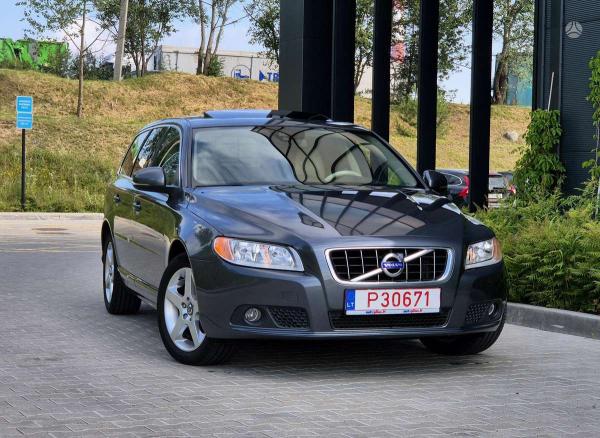 Grey Volvo V70 2011 in Vilnius, with an engine capacity of 2.40 L and mileage of 296 thousand km for 5999 €, photo 2 on AUTOMOTO.COM.LV